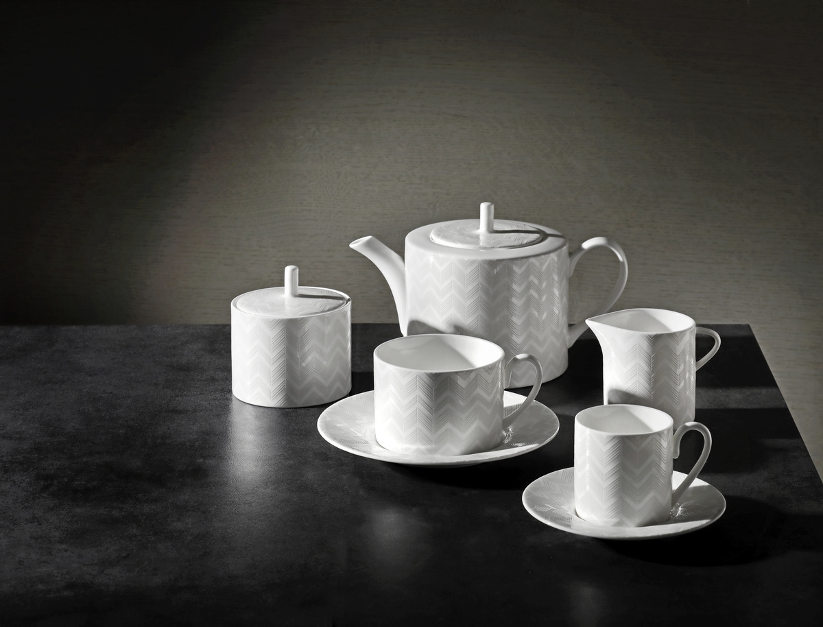 Missoni Home dessert plate, from the Zig Zag White collection ...